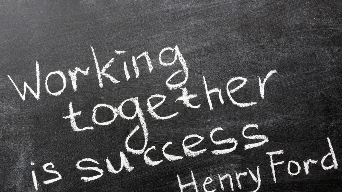 Cytaty na FB – ciekawe sentencje i pomysły na podpisy pod zdjęciami