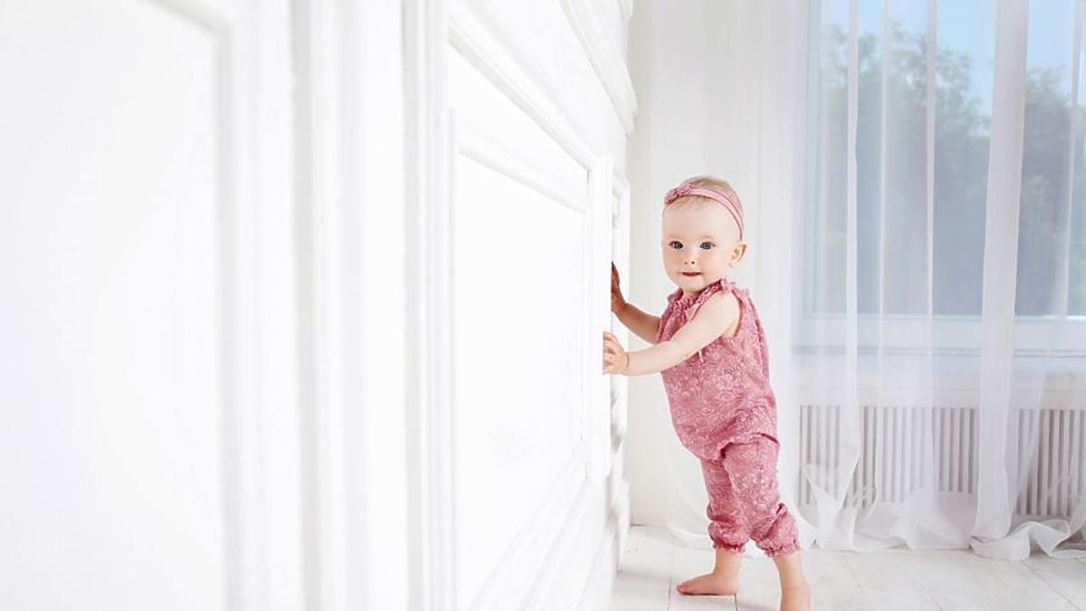 Czy dziecko musi chodzić, gdy kończy rok?