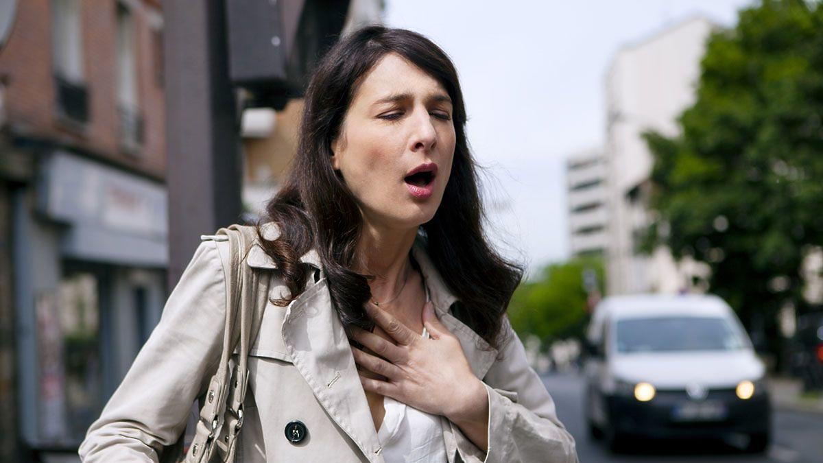 Krztusiec (koklusz) objawy u dorosłych - nie zawsze towarzyszy mu ...